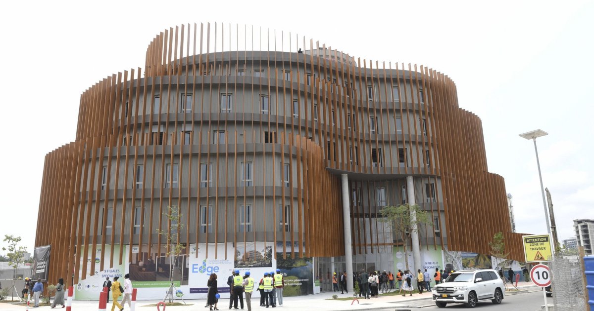 Ali Bongo inaugure le nouveau siège du Fonds gabonais d'investissements ...