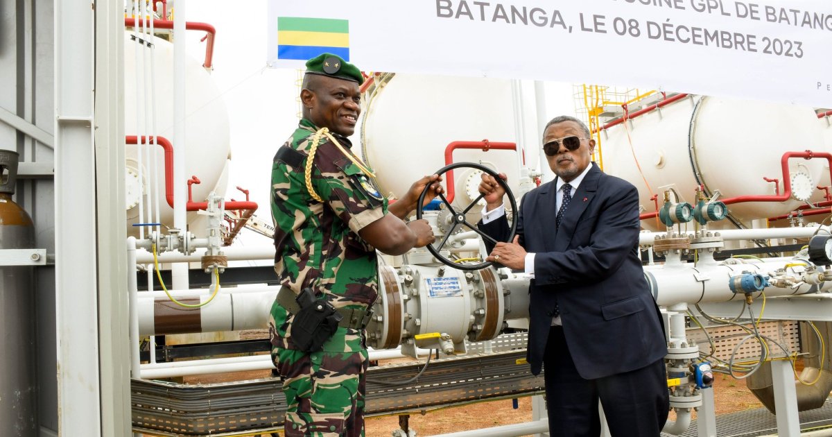 Le général Brice Clotaire Oligui Nguema inaugure l'usine GPL de Batanga ...